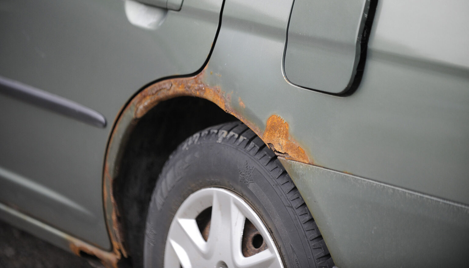 The Dangers of Driving a Car with Rust (And How To Fix It!) - frogcars.com